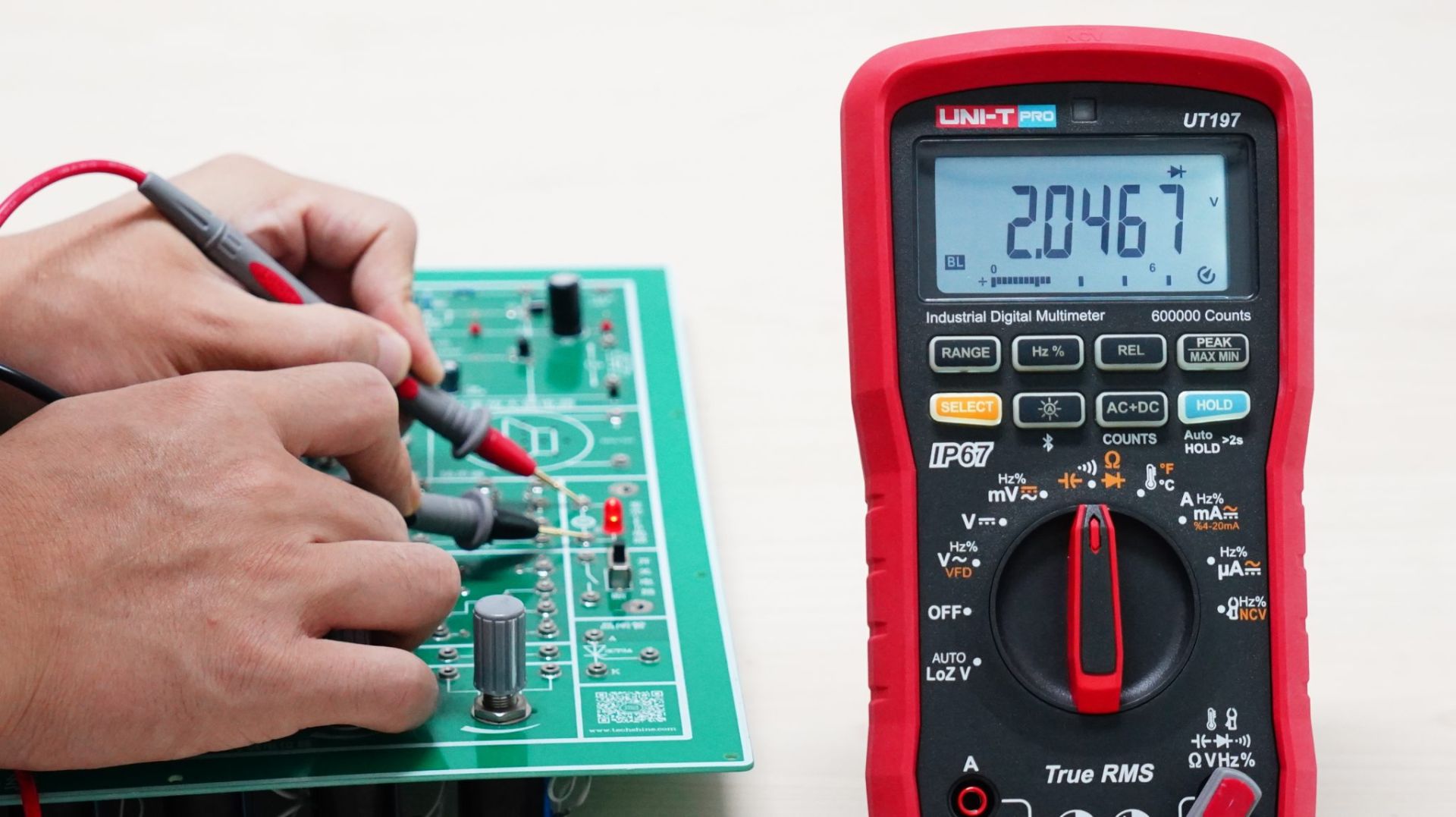 UT197 Industrial Digital Multimeter 600000 counts 1000V CAT IV TRUE RMS